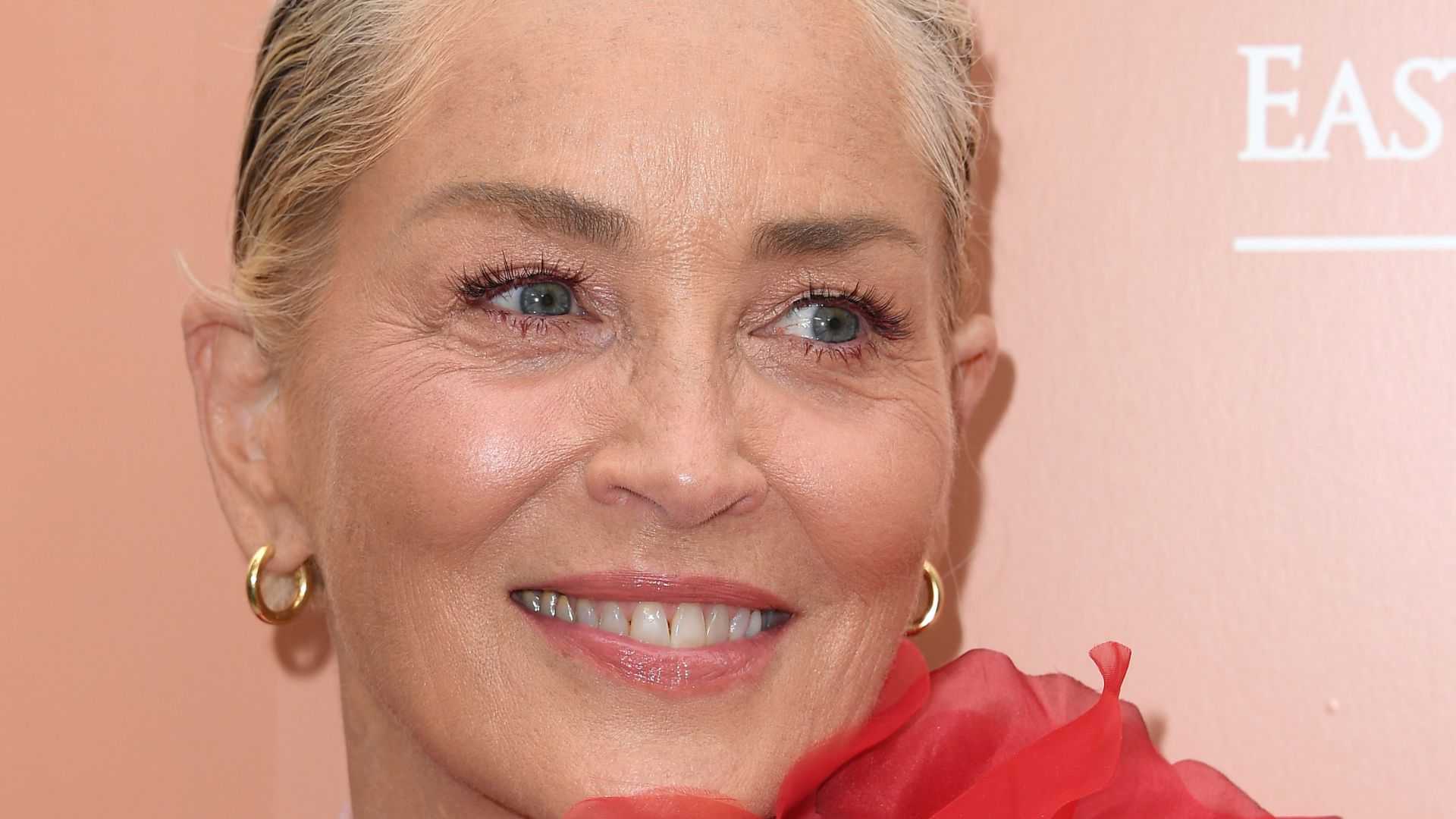 Tα 5 top foundations για ώριμες επιδερμίδες που μειώνουν την όψη των ...