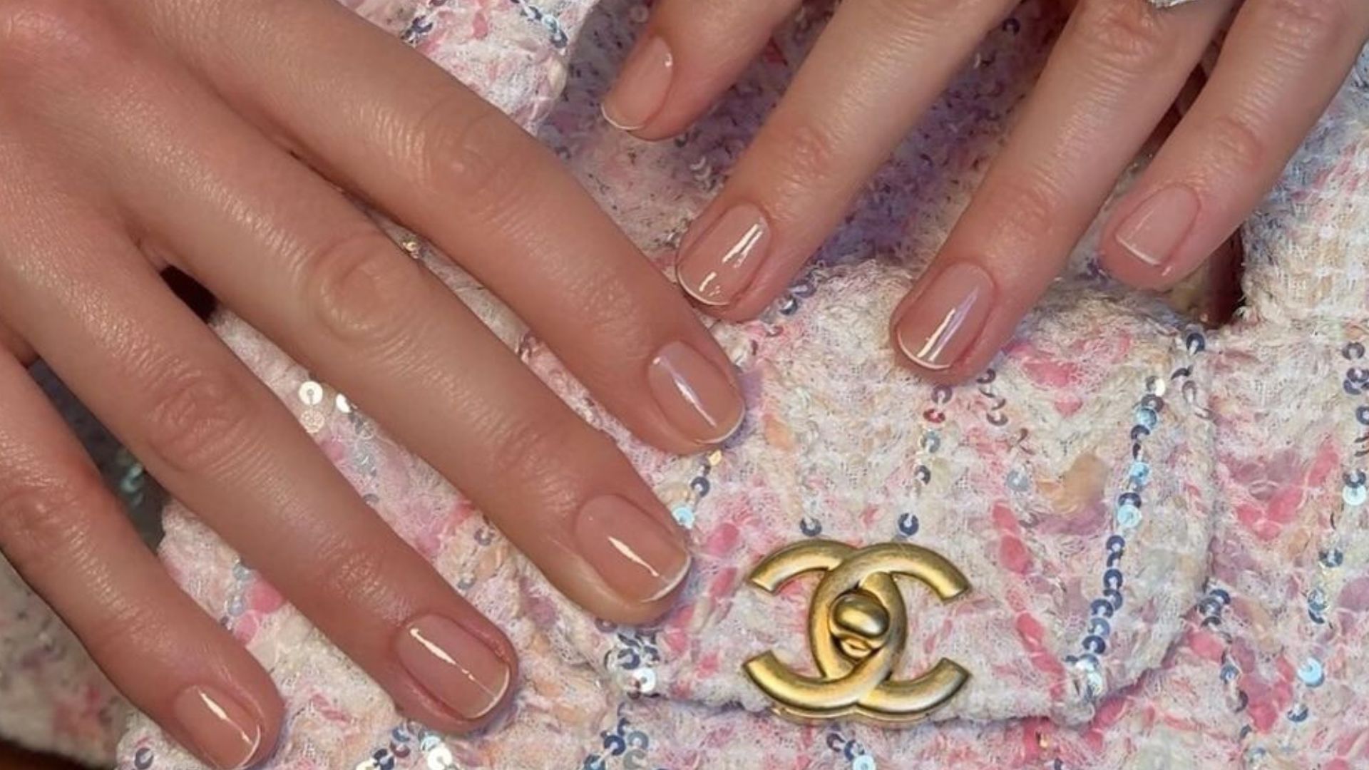 Το clean μανικιούρ της Margot Robbie είναι ο πρωταγωνιστής της σεζόν ...