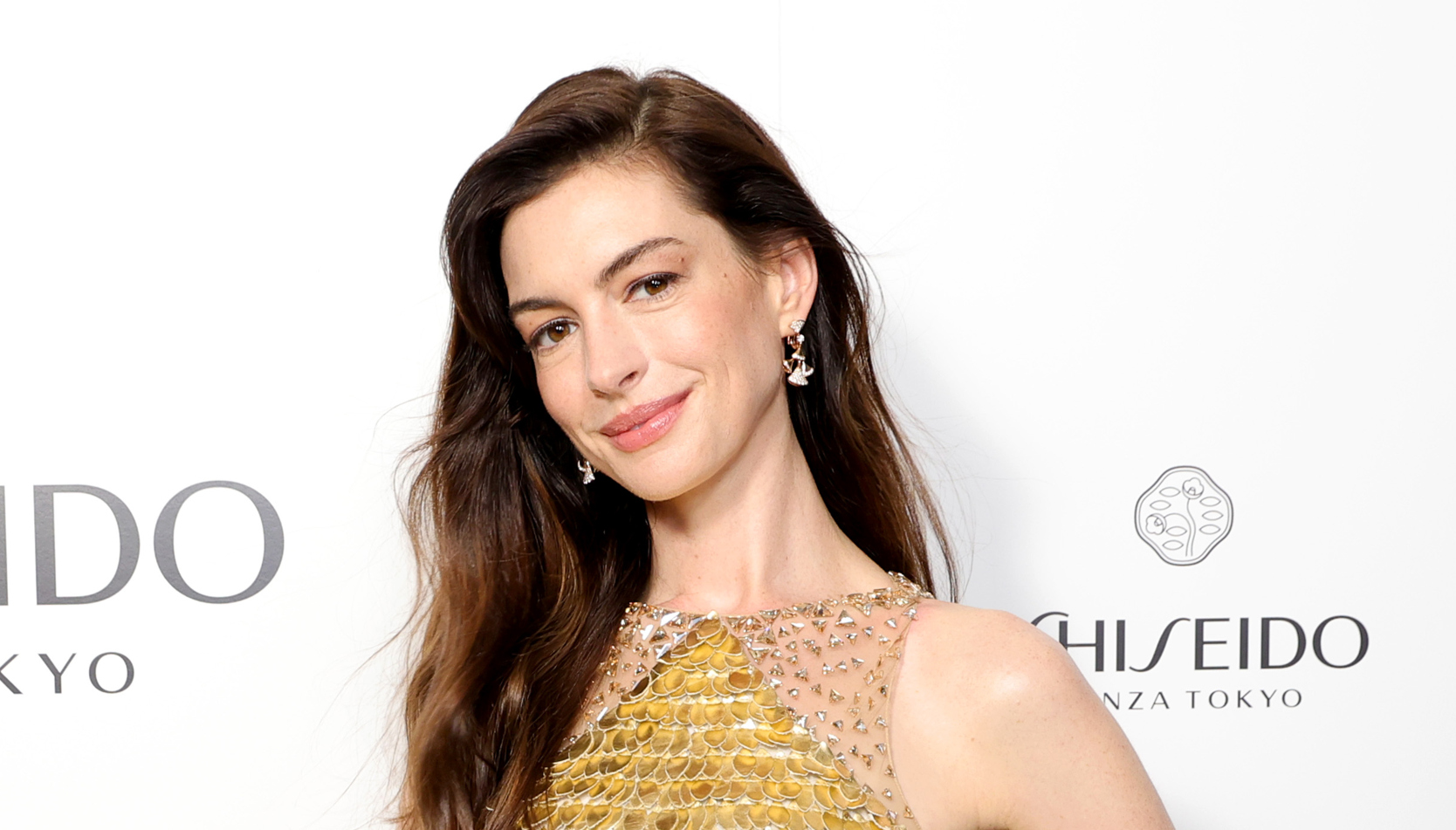 Η Anne Hathaway έγινε 42 και αυτά είναι τα μυστικά ομορφιάς της - Grace