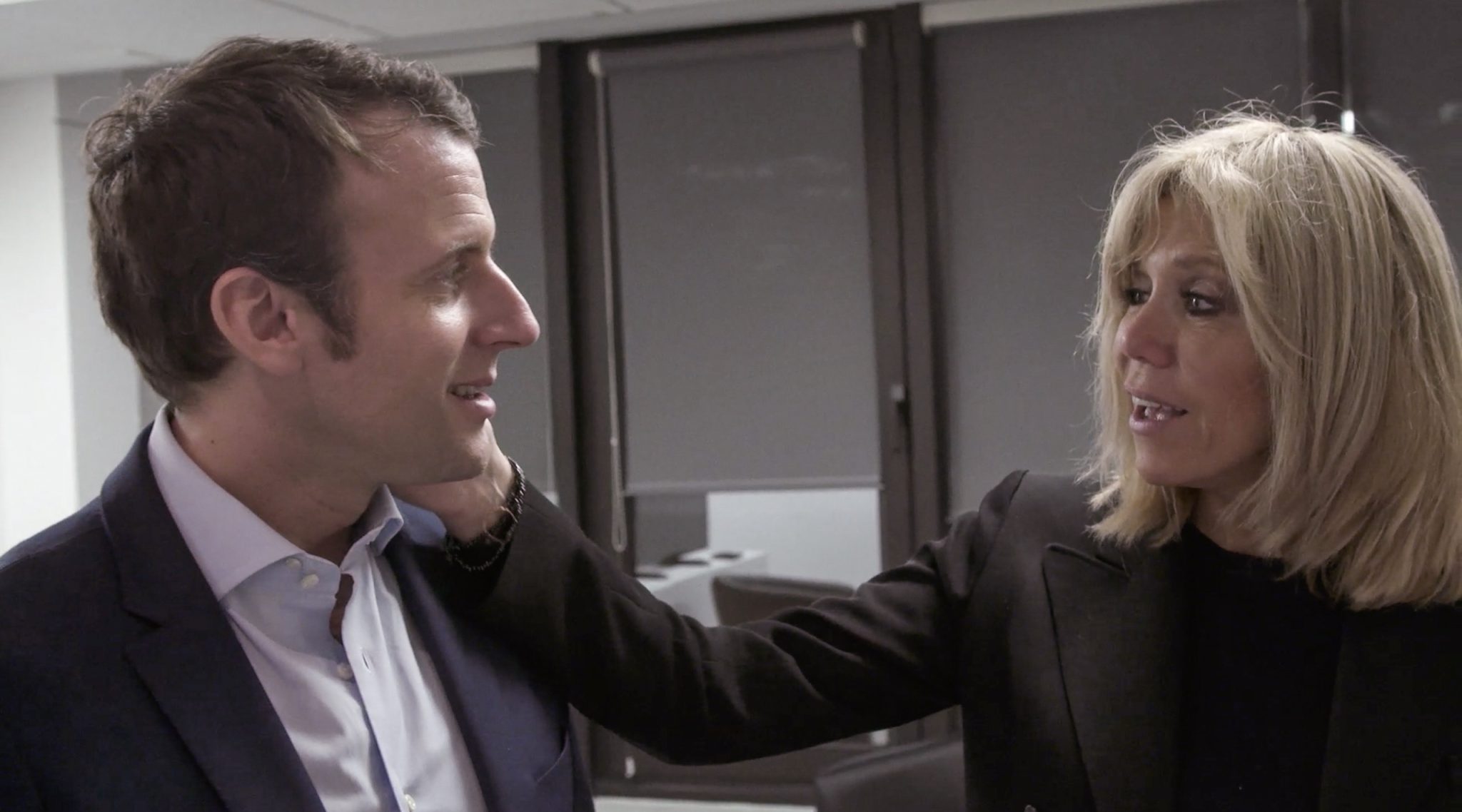 Ο Emmanuel Macron απαντά σχετικά με το viral χαστούκι της Brigitte - Grace