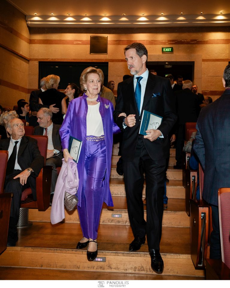 Χρυσή Βαρδινογιάννη- Η σπάνια δημόσια εμφάνιση με τα παιδιά της, τον ...