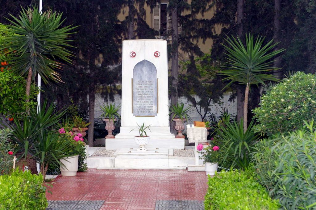 Απόπειρα βεβήλωσης του τουρκικού νεκροταφείου στη Νίκαια - ΤΟ ΒΗΜΑ