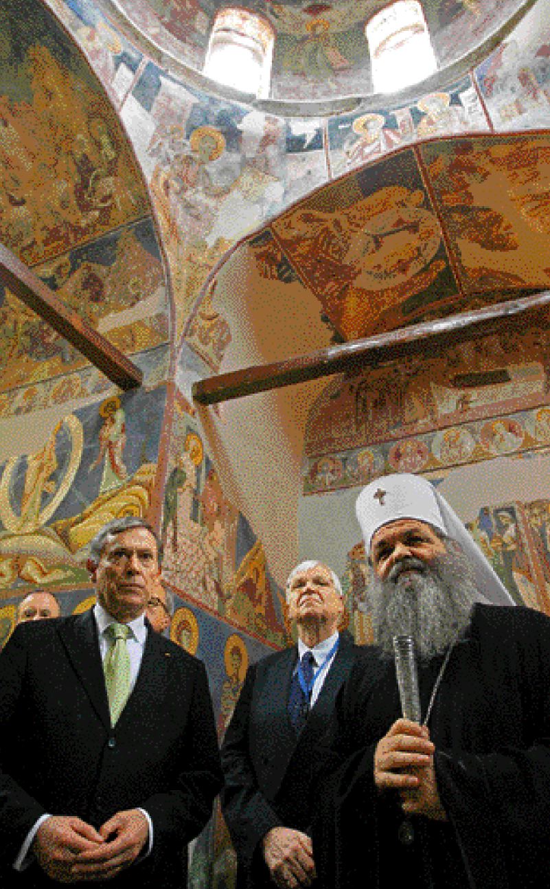 Ο Αρχιεπίσκοπος με το εθνικιστικό λάβαρο - ΤΟ ΒΗΜΑ