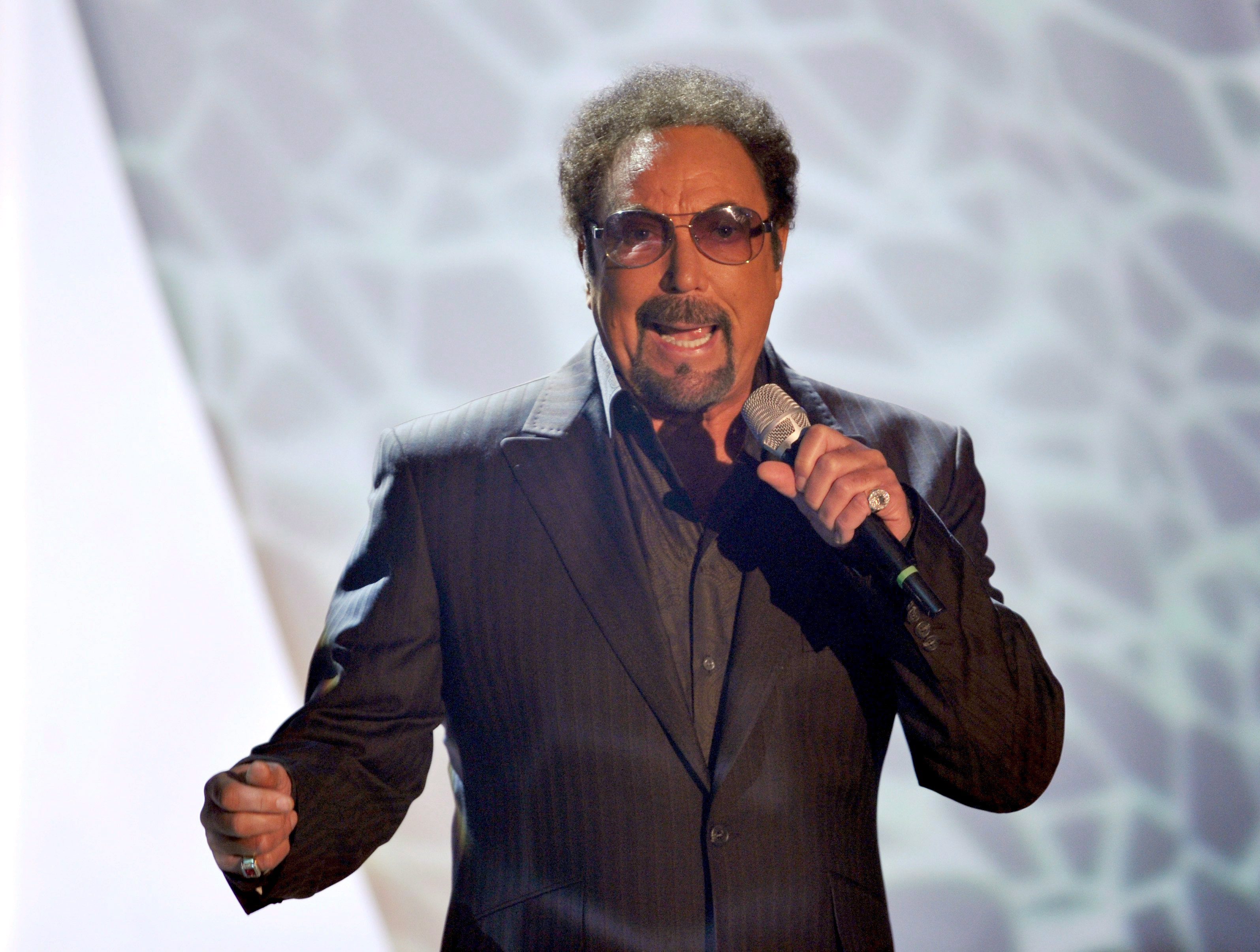 Ο Τομ Τζόουνς σε τηλεοπτική σειρά - ΤΟ ΒΗΜΑ