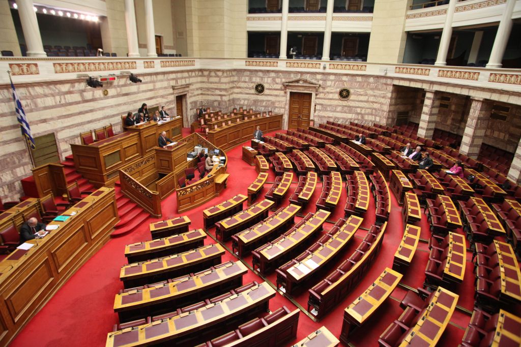Η Βουλή ψηφίζει προϋπολογισμό εν μέσω αδιαφορίας των βουλευτών - ΤΟ ΒΗΜΑ