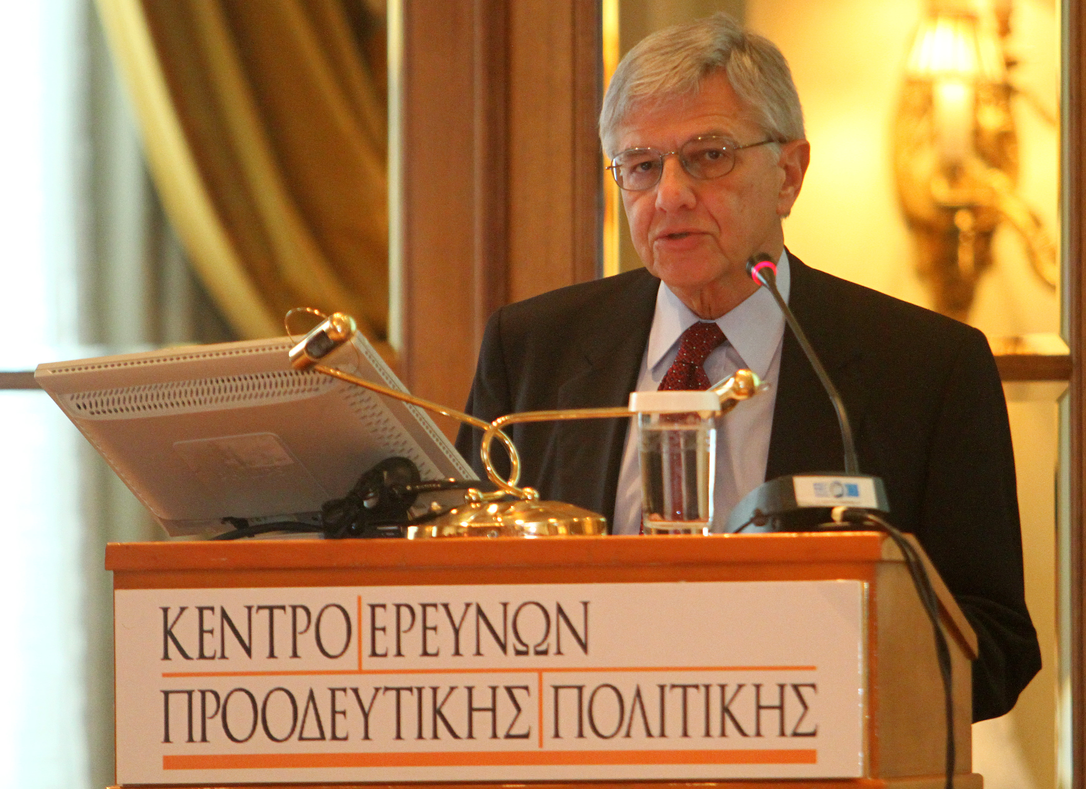 Τάσος Γιαννίτσης: Αναγκαία θεωρεί τη δημιουργία ενός νέου κόμματος - ΤΟ ...