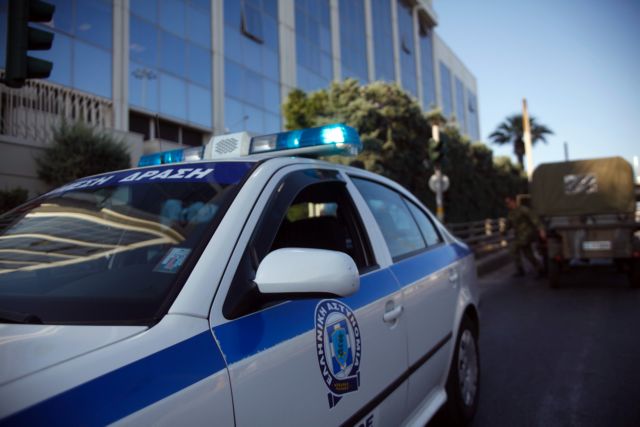 Καλάσνικοφ και χειροβομβίδες σε όχημα στον Πειραιά - ΤΟ ΒΗΜΑ
