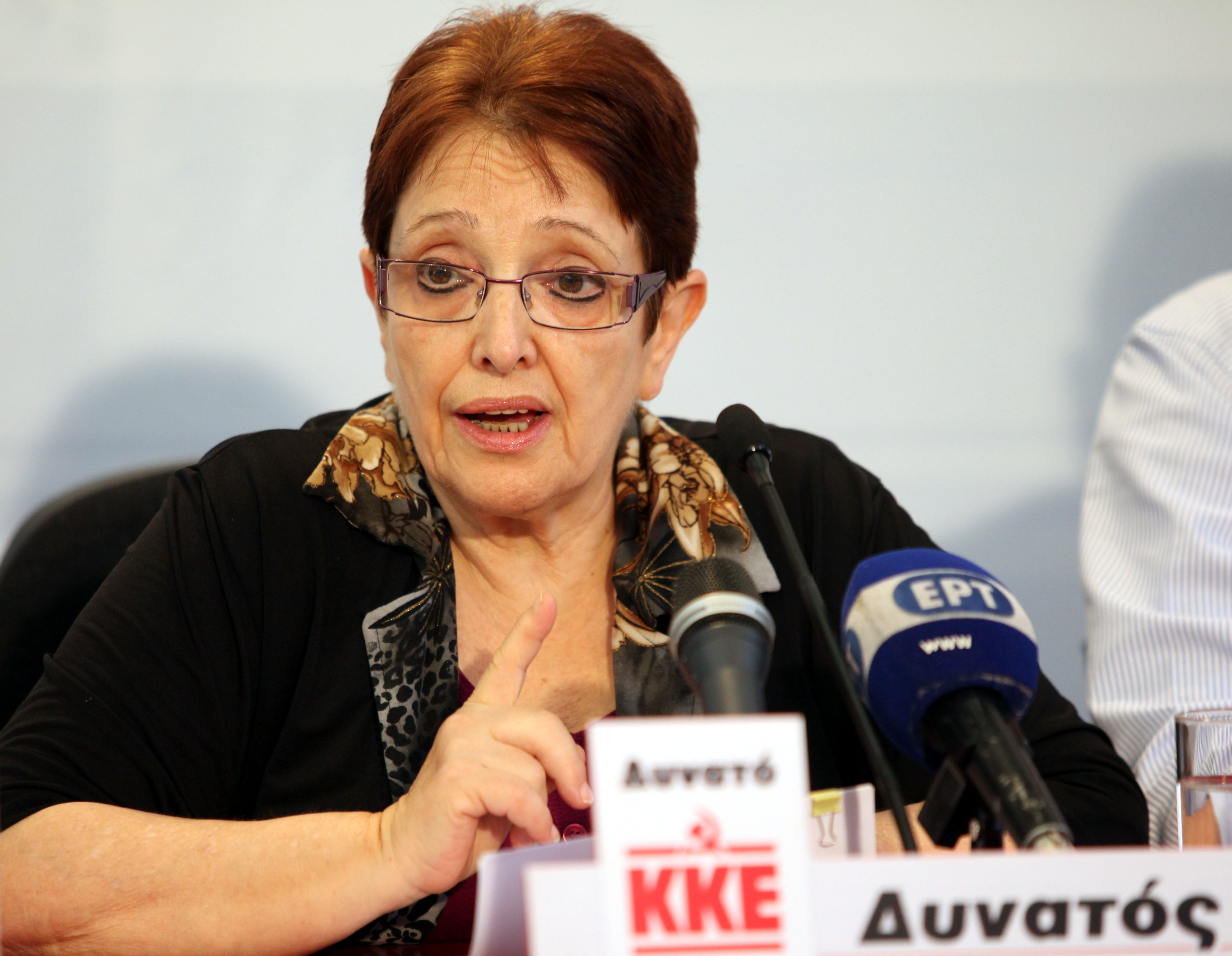 Αλέκα Παπαρήγα: Όχι στις περικοπές μισθών των πανεπιστημιακών - ΤΟ ΒΗΜΑ