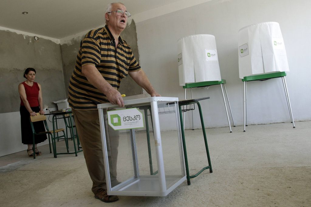 Γεωργία: Στις κάλπες οι ψηφοφόροι για τις βουλευτικές εκλογές - ΤΟ ΒΗΜΑ