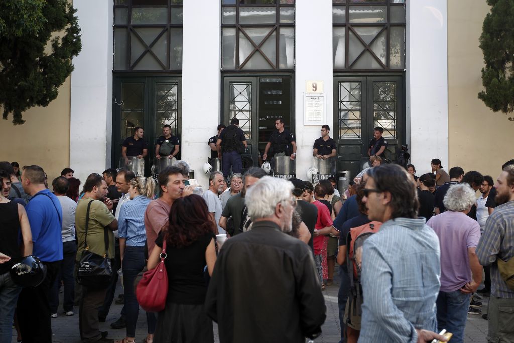 Κατηγορούμενος μαχαίρωσε γραμματέα στο Πρωτοδικείο Αθηνών - ΤΟ ΒΗΜΑ