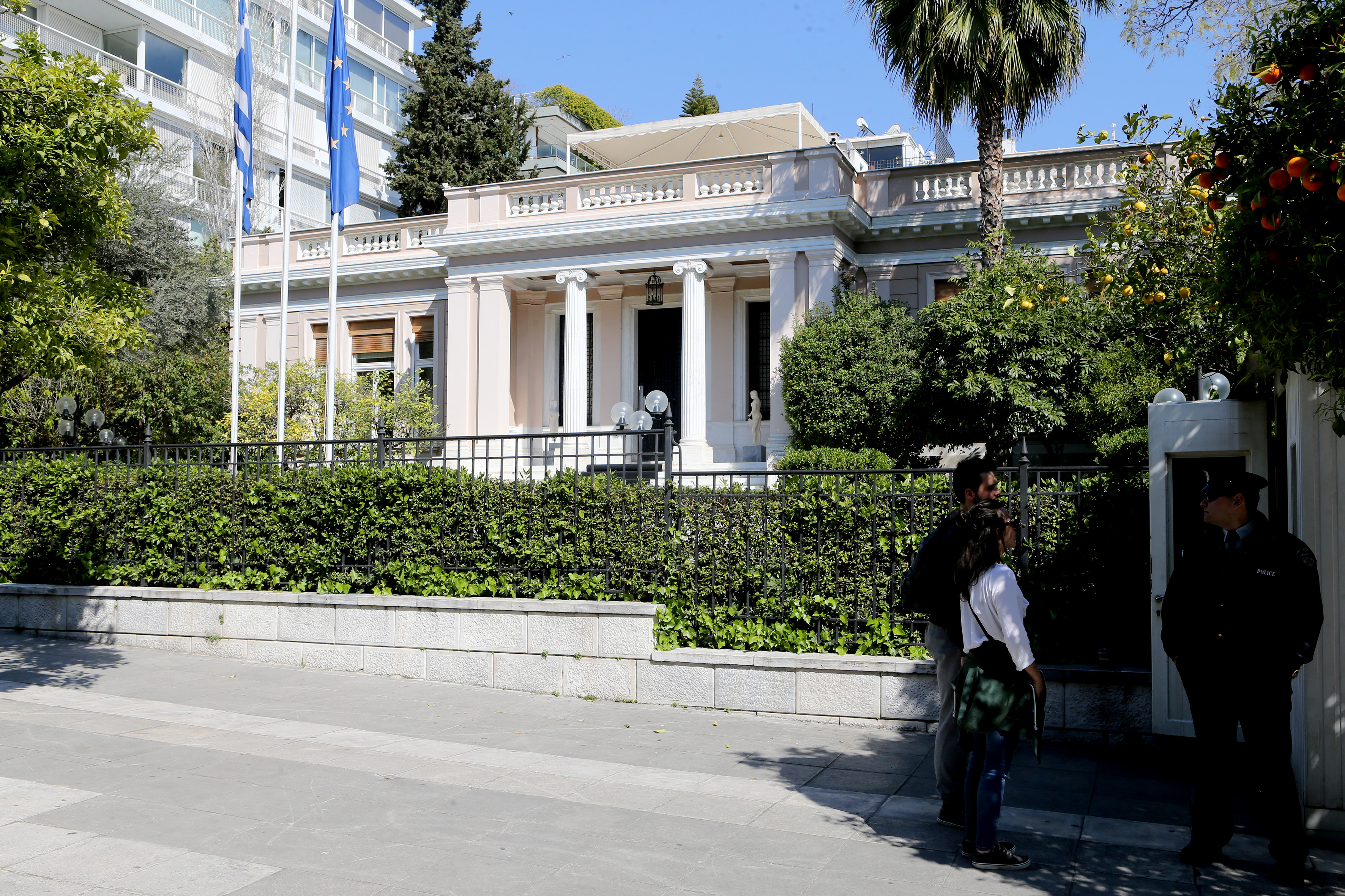Τι αναφέρει ο «Ρουβίκωνας» για την είσοδο μελών του στου «Μαξίμου» - ΤΟ ...