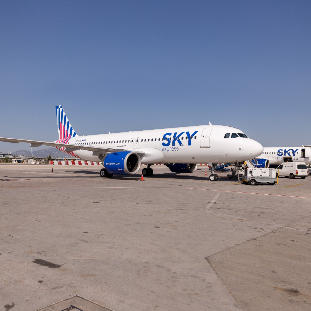 SKY express: Continues investments with new aircraft - ΤΟ ΒΗΜΑ