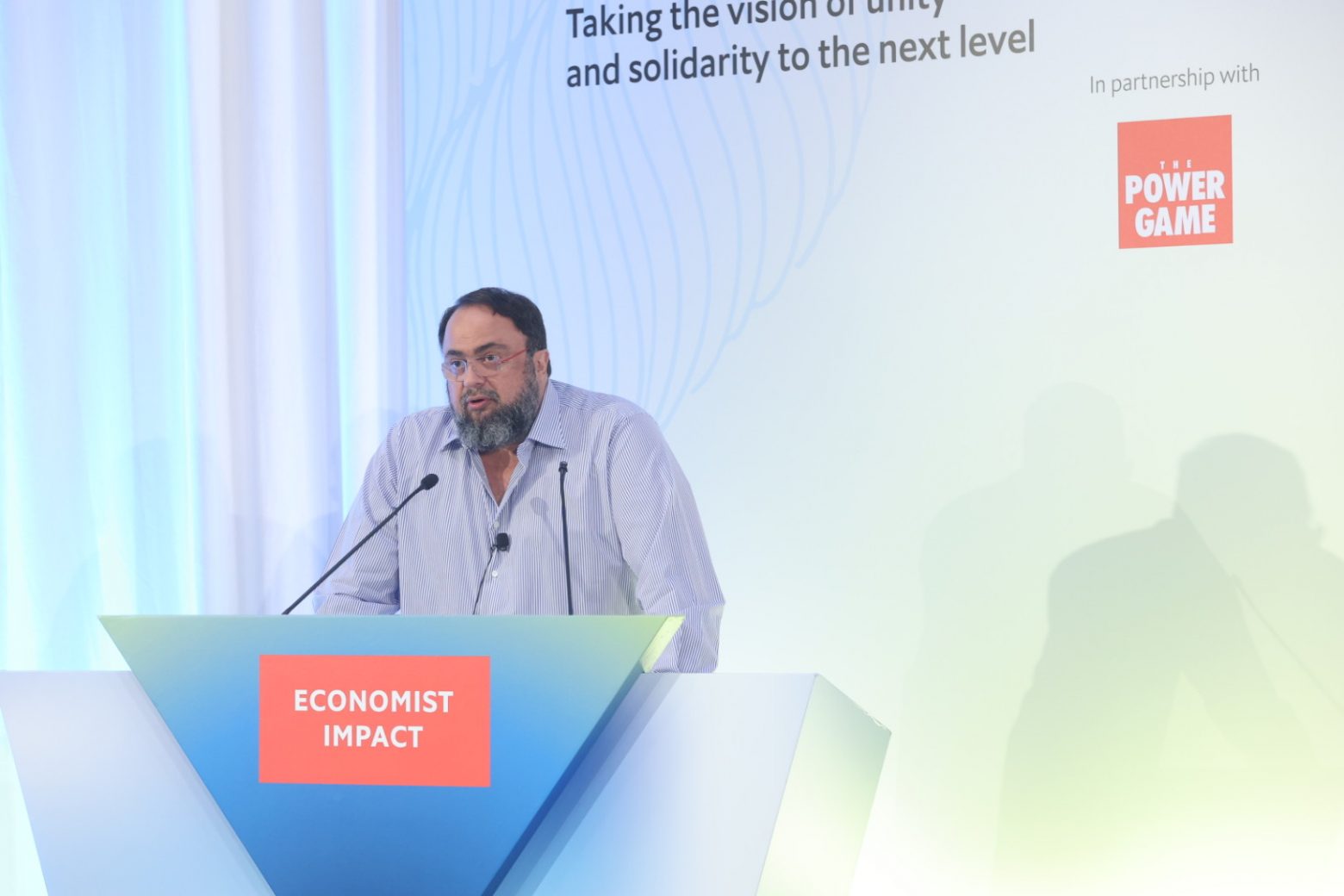 Μαρινάκης στον Economist: Να επιταχύνουμε την πράσινη επανάσταση στη ...