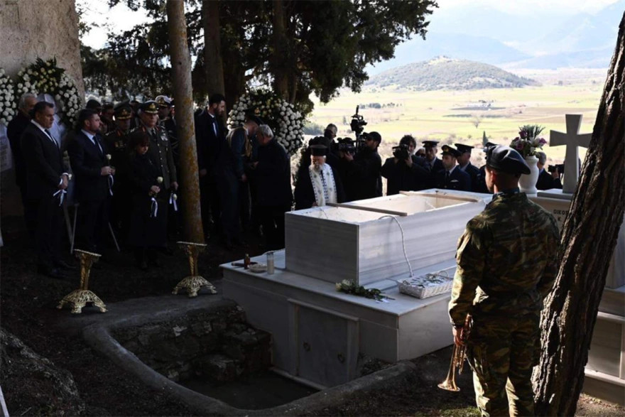 Στην τελευταία του κατοικία οδηγήθηκε ο υποσμηναγός Μάριος – Μιχαήλ ...
