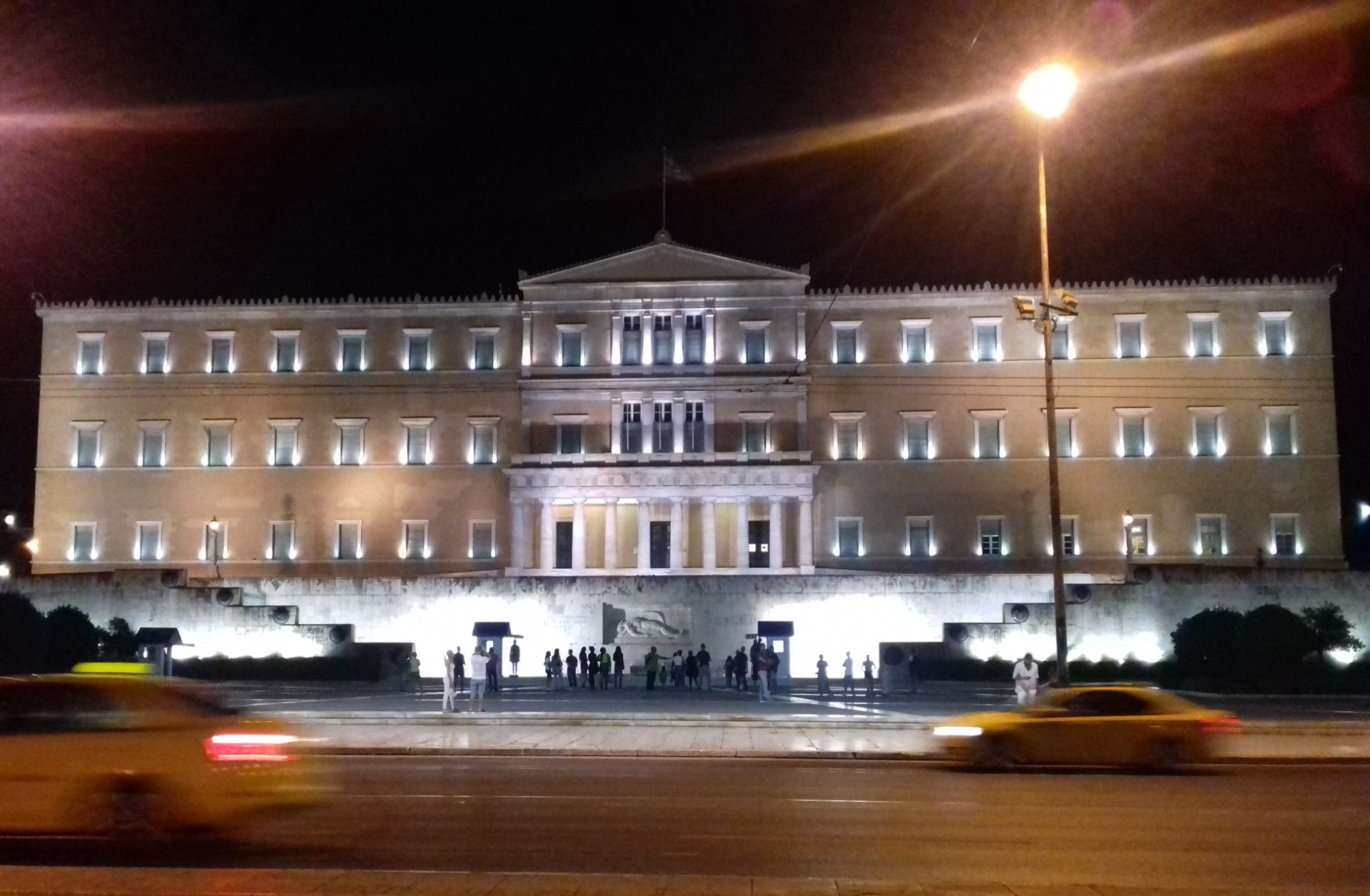 Από το μνημόνιο στο εμβόλιο και τον Πούτιν: ένα χρονικό ελληνικού ...