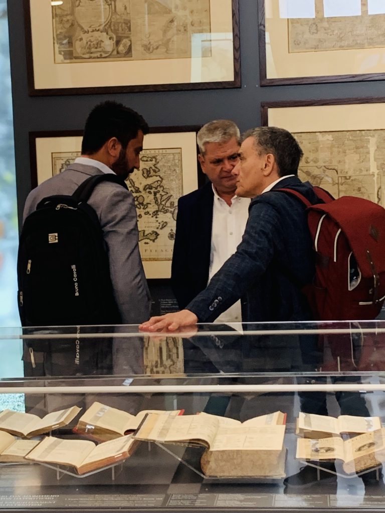 Τα δέκα «καντηλάκια» που άναψαν αιφνιδίως στον Κουβαρά, στη Σαρωνίδα ...