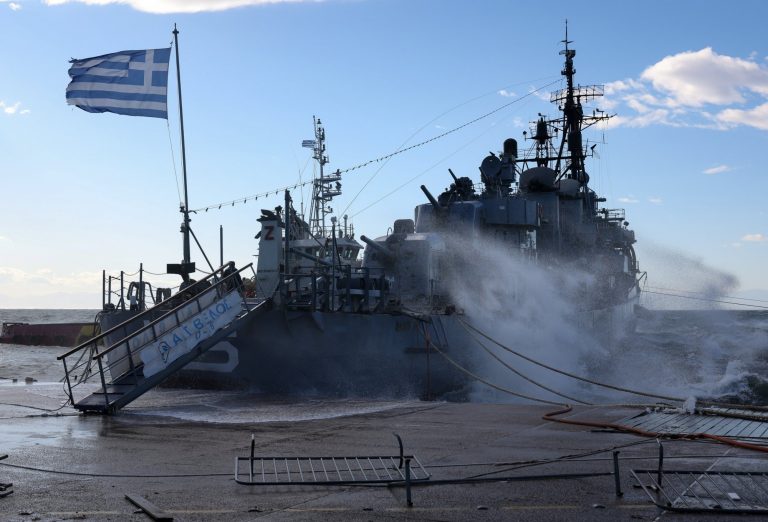 Αντιτορπιλικό «Βέλος»: Μεταφέρθηκε στο λιμάνι Θεσσαλονίκης το πλοίο ...