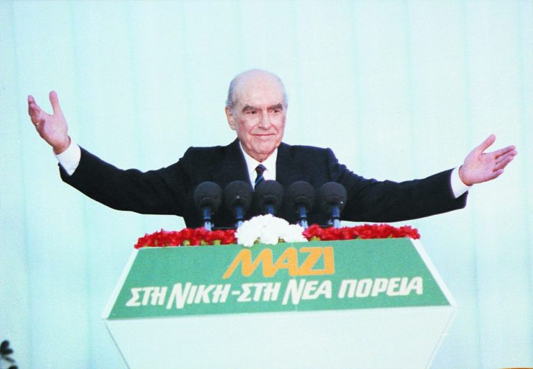 Aνδρέας Παπανδρέου: Το ιστορικό νεύμα στη Δήμητρα Λιάνη μετά το ...