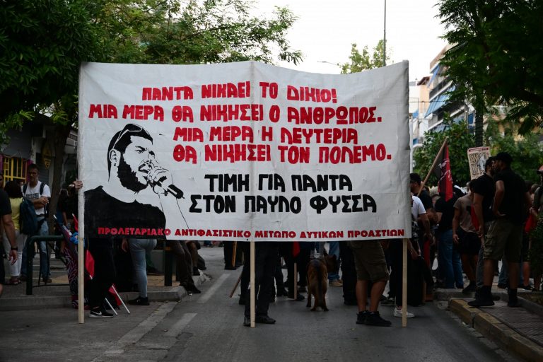 Παύλος Φύσσας: Μεγάλη αντιφασιστική πορεία 11 χρόνια από την δολοφονία ...