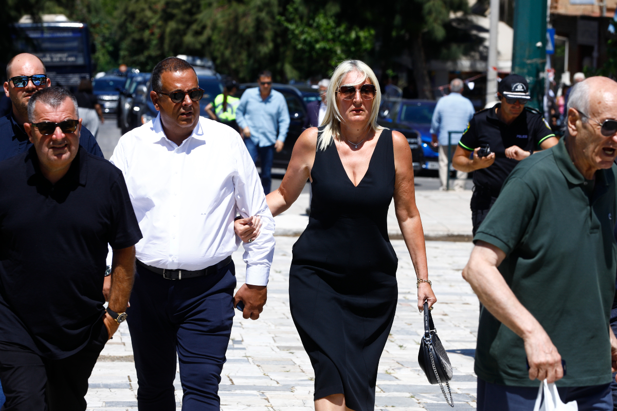 Λένα Σαμαρά: Ο τελευταίος αποχαιρετισμός στην κόρη του πρώην ...