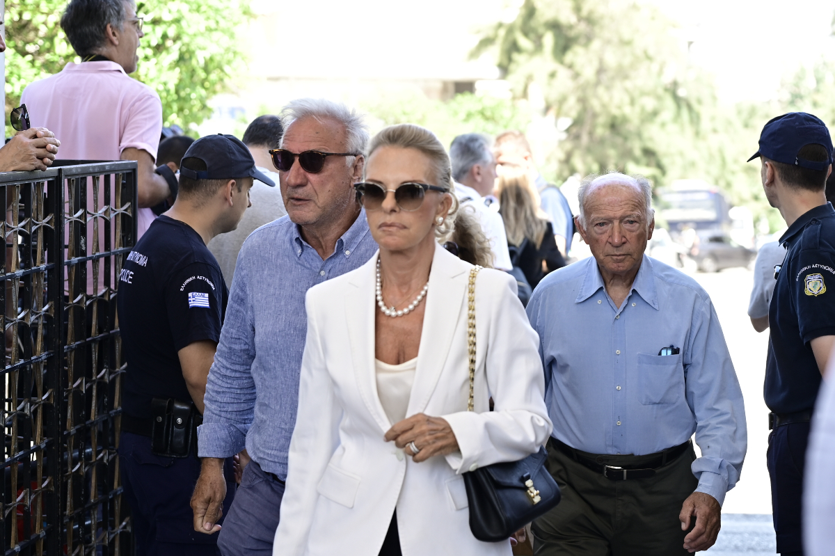 Λένα Σαμαρά: Ο τελευταίος αποχαιρετισμός στην κόρη του πρώην ...