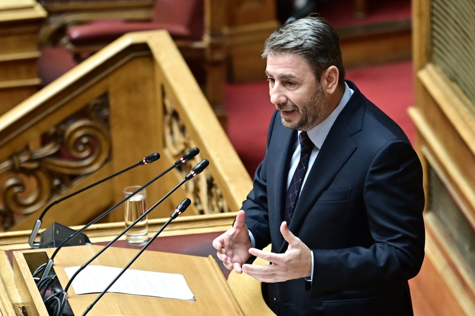 Νομοσχέδιο για 13ωρο: Σκληρό μπρα ντε φερ στη Βουλή - ΤΟ ΒΗΜΑ