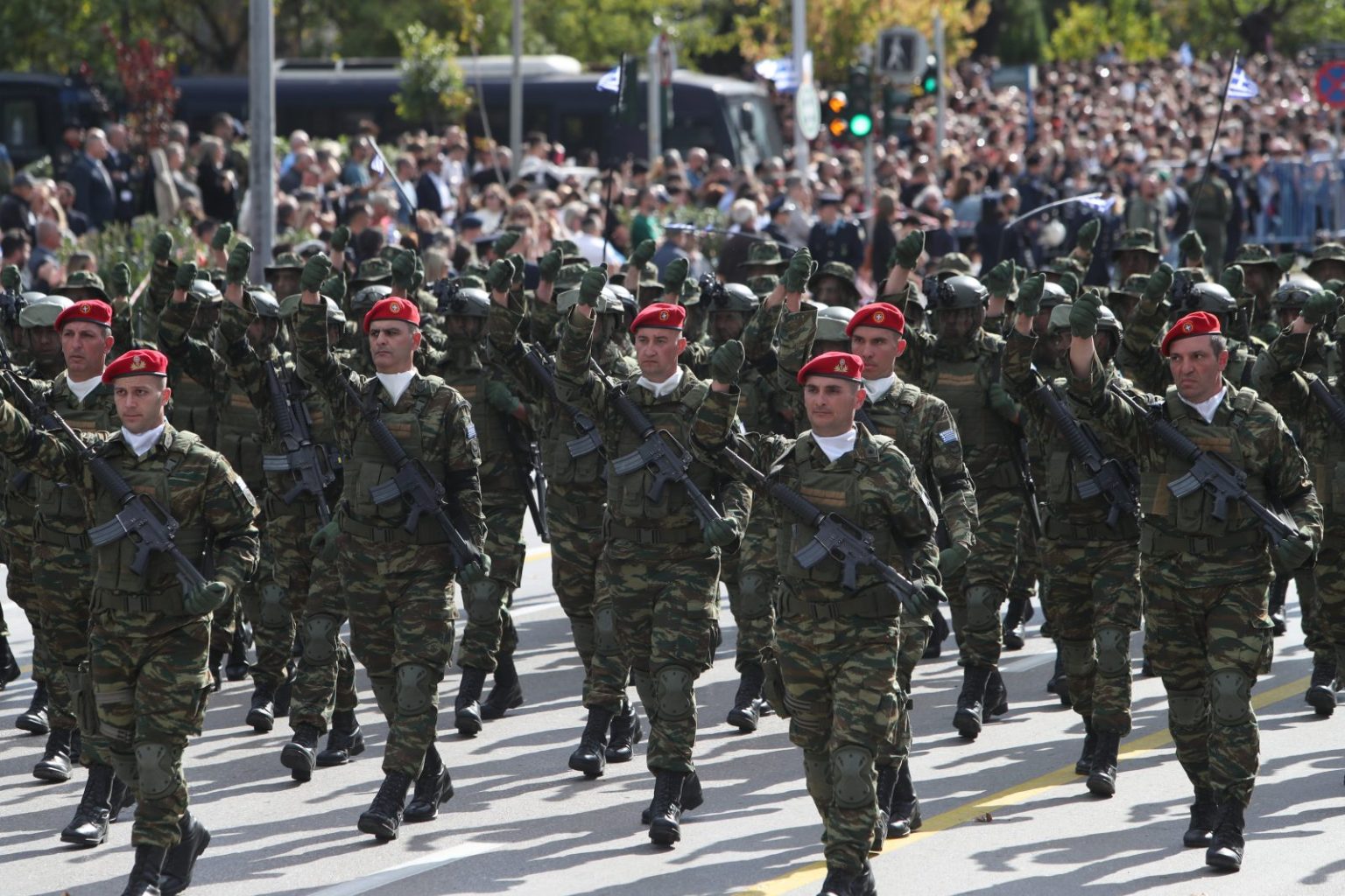Η Ελλάδα τίμησε το «ΟΧΙ» με σύγχρονα οπλικά συστήματα και εντυπωσιακή ...
