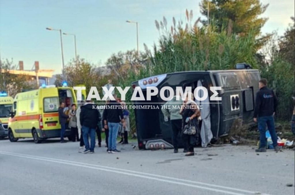 Ανατροπή λεωφορείου: Πώς έγινε το ατύχημα - Η κατάσταση των τραυματιών ...