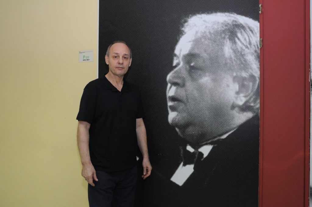 Μάνος Χατζιδάκις: Ο γιος του εναντίον Χαρούλη και Μποφίλιου - Γιατί ...