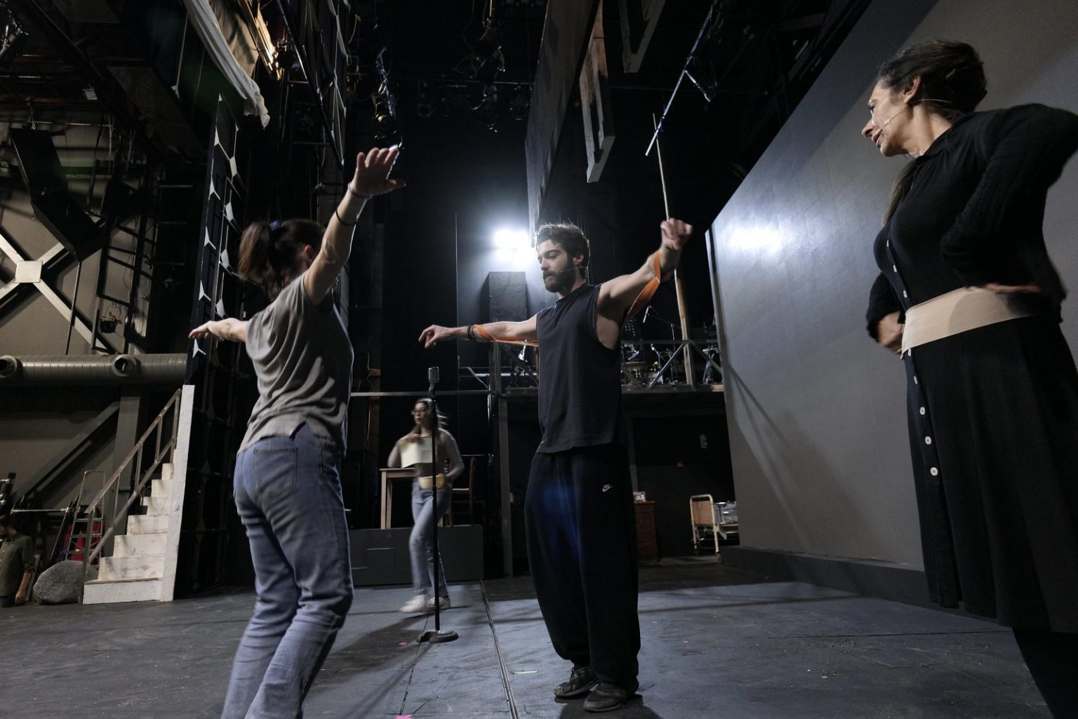 «Νίκος Ξυλούρης-Ο Αρχάγγελος της Κρήτης»: Στις πρόβες της παράστασης ...