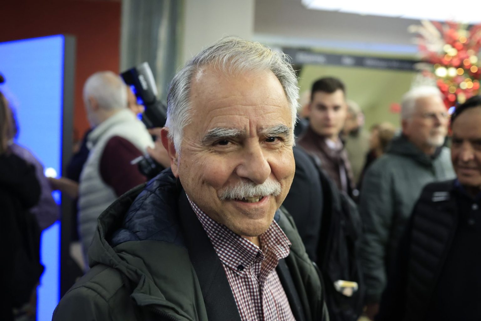 Παρουσίαση βιβλίου Τσίπρα: Παρόντες νυν και πρώην του ΣΥΡΙΖΑ - Τα ...