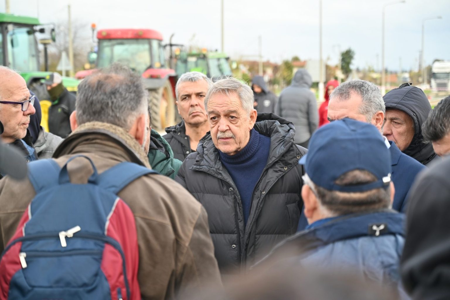 Σκληραίνουν οι αγρότες: Ο «χάρτης» με τα μπλόκα σήμερα, οι κλειστοί ...