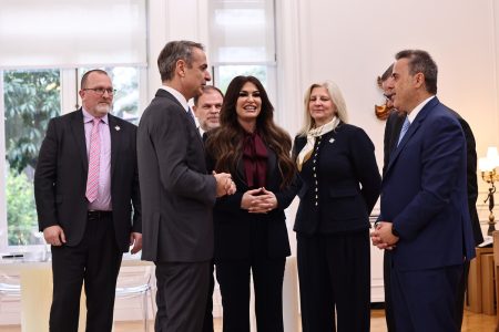 Επεσαν οι υπογραφές με τη Chevron - Οι στόχοι Μητσοτάκη για τους ...