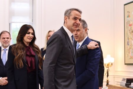 Επεσαν οι υπογραφές με τη Chevron - Οι στόχοι Μητσοτάκη για τους ...