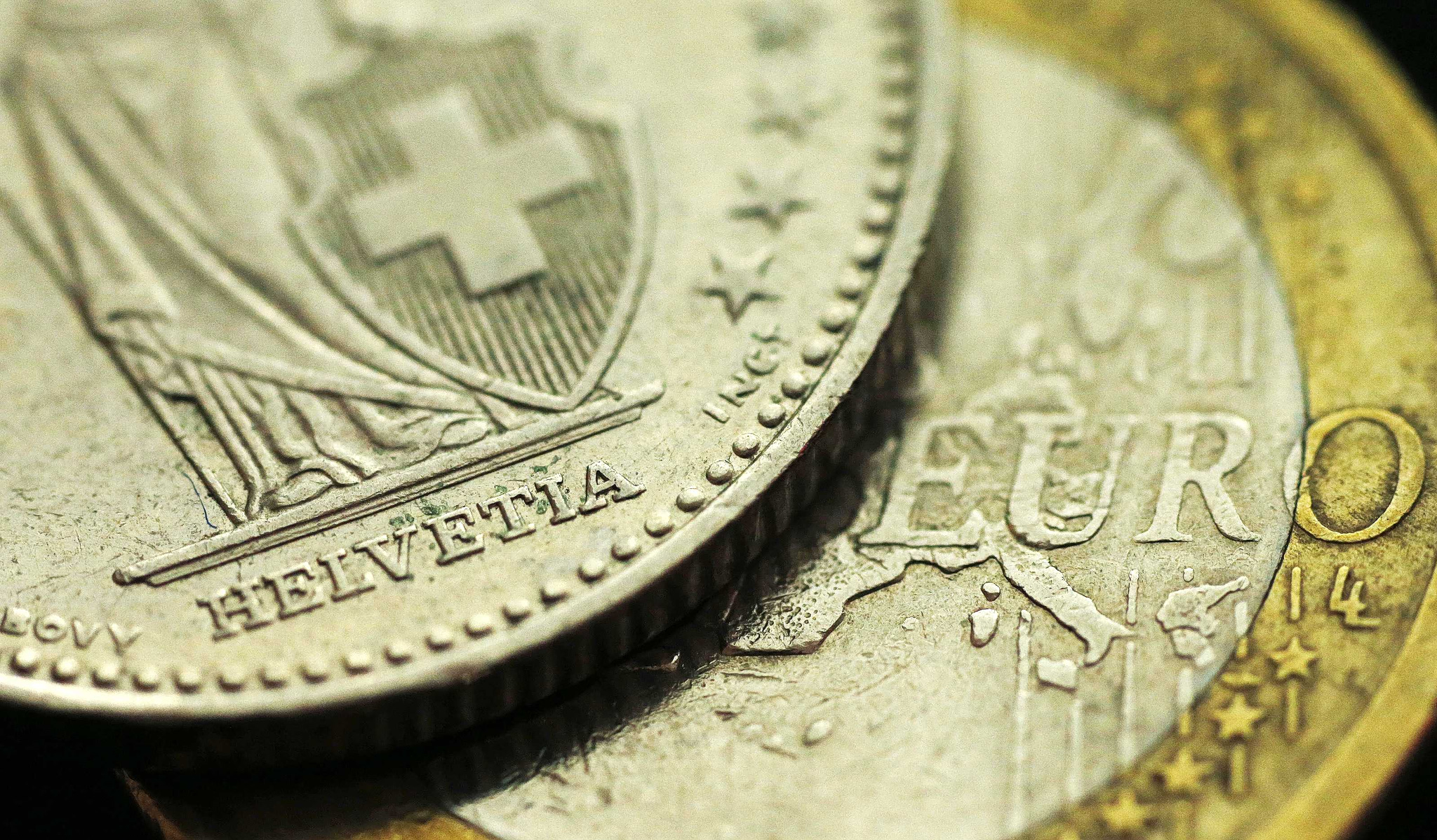 Ελβετικό φράγκο: Το εξάμηνο που πιέζει τους δανειολήπτες - Τι προβλέπει ...
