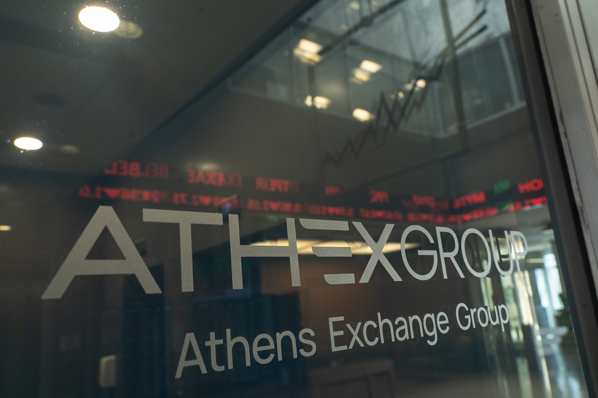 Κατρακύλα στο Χρηματιστήριο: Απώλειες άνω του 5% εν μέσω διεθνούς sell ...