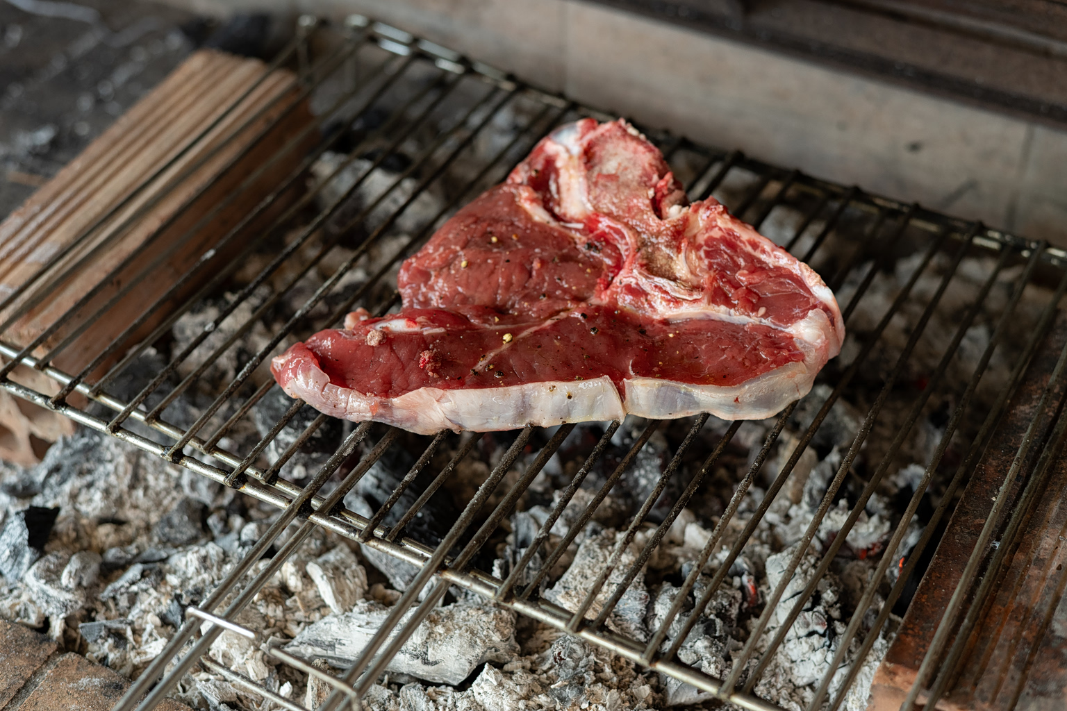 Barbecue στο μπαλκόνι - Τα κάρβουνα, το κρέας, οι μαρινάδες, τα ...