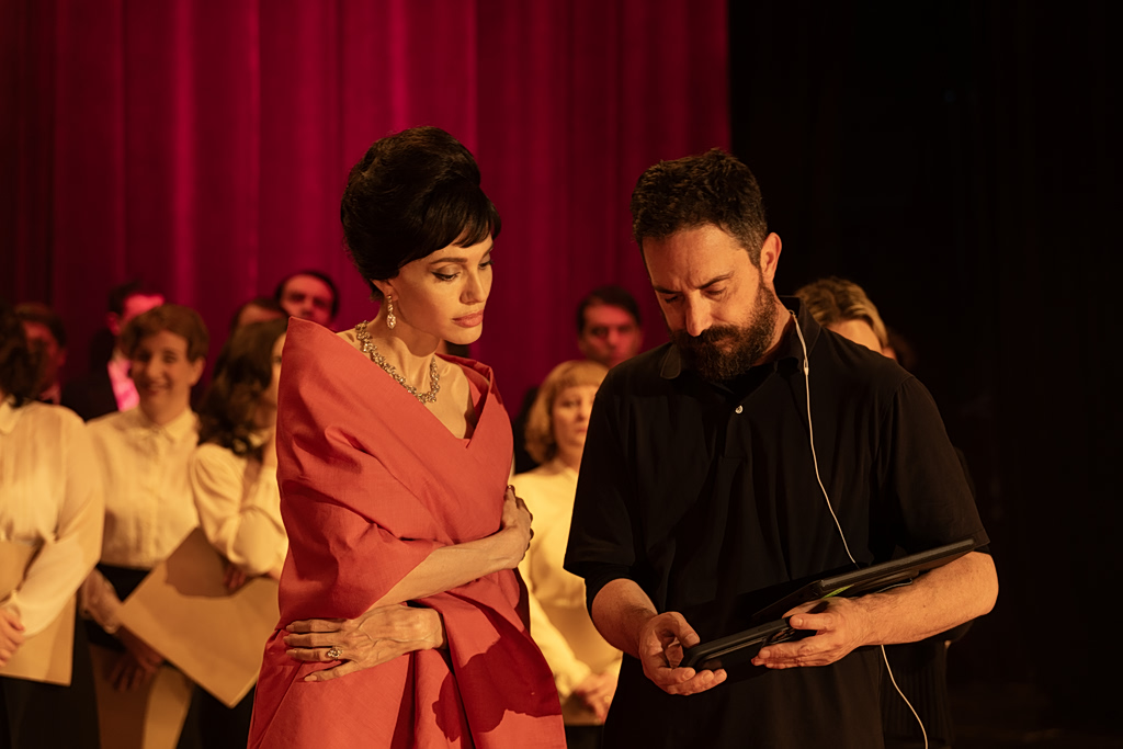 «Maria La Callas»: 18 κοστούμια της ταινίας με την Αντζελίνα Τζολί στο ...